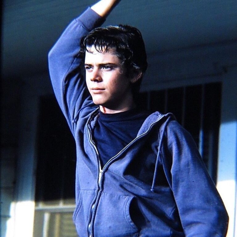 Dress Up Like Ponyboy from The Outsiders - Elemental Spot