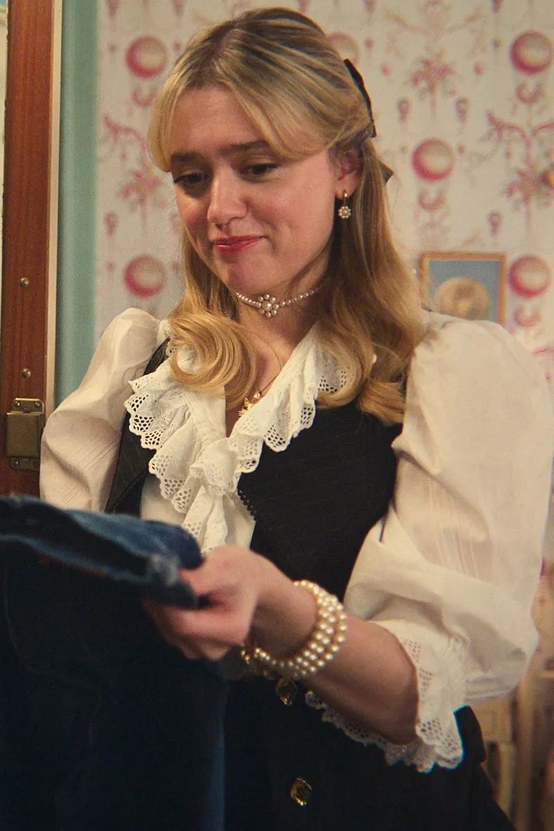 Netflix’s Sex Education: Highly Fashionable Season 4 Outfits ...