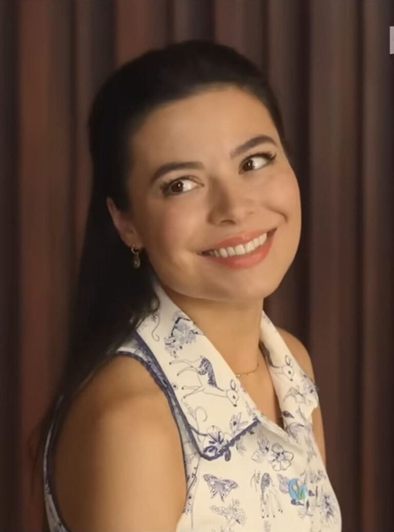 Mother of the Bride Outfits: Brooke Shields' (Lana) and Miranda Cosgrove's (Emma) Wardrobe ...