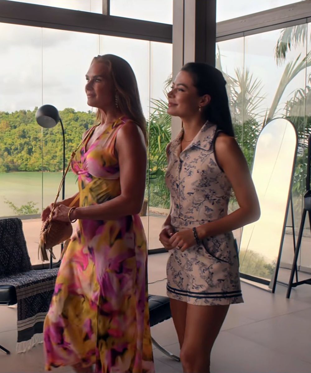 Mother of the Bride Outfits: Brooke Shields' (Lana) and Miranda ...