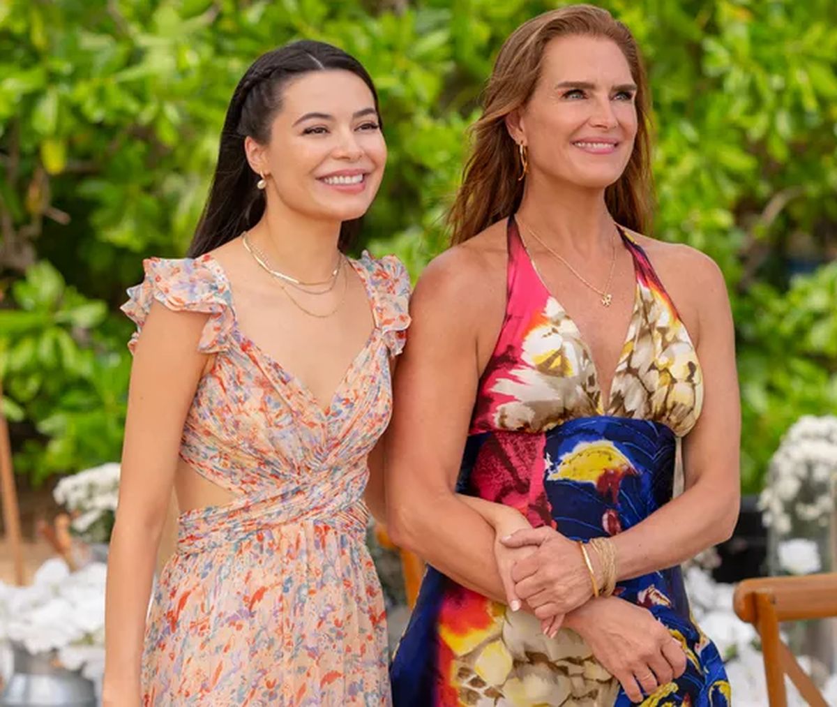 Mother of the Bride Outfits: Brooke Shields' (Lana) and Miranda ...