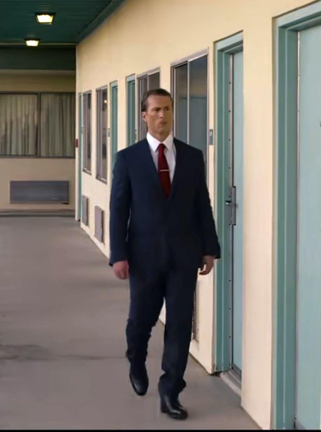 Netflix’s Hit Man Outfits: Glen Powell and Adria Arjona’s World of Lies ...